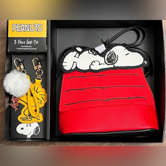 Peanuts | Bags | New Peanuts Red Snoopy Crossbody Bag 2 Interchangeable ...